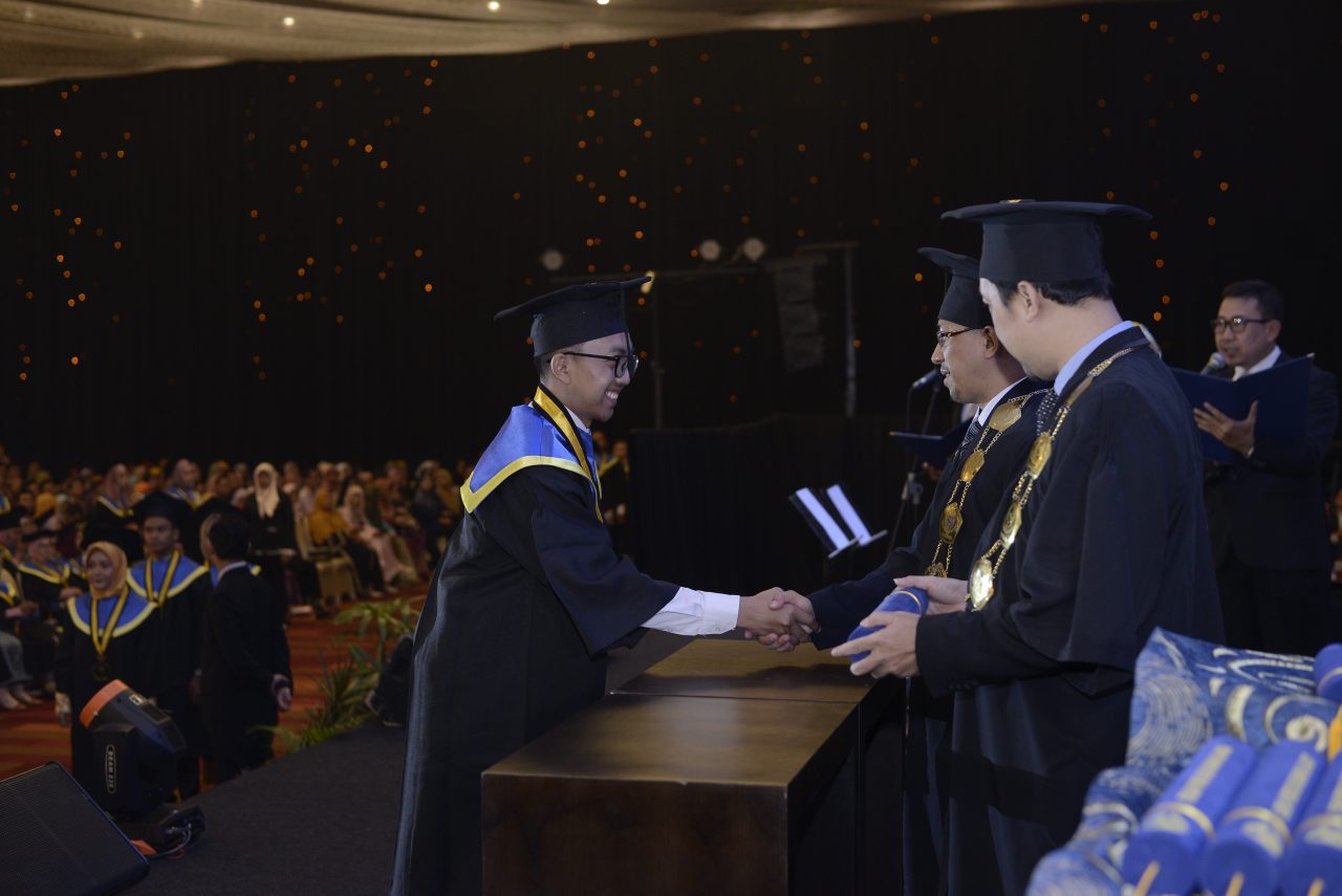 Wisuda STID Al-Hadid 2020, Koordinator Kopertais Surabaya: STID Al ...